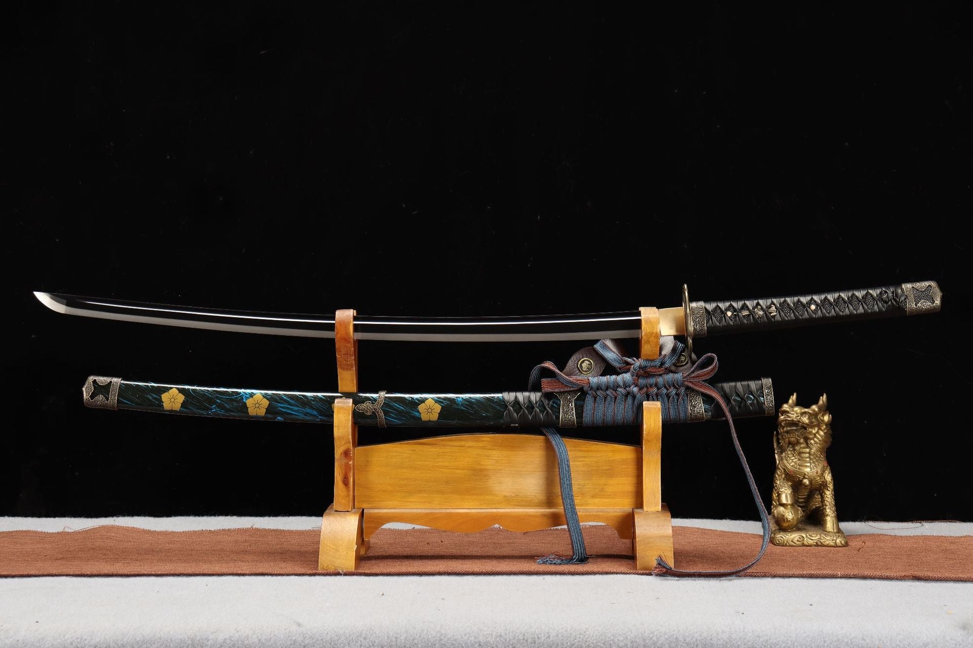 6 Types of Traditional Japanese Swords - History and Uses